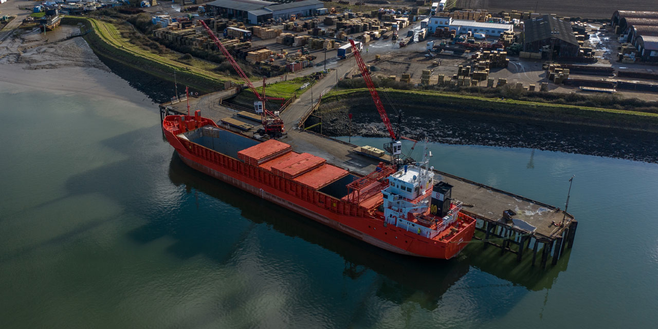 Shipping Movements – crouchharbour.uk